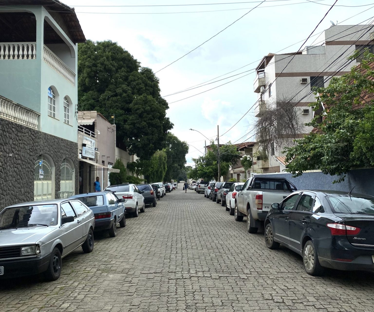 Ruas mais altas da Ilha dos Araújos viram 'abrigo' para automóveis ...