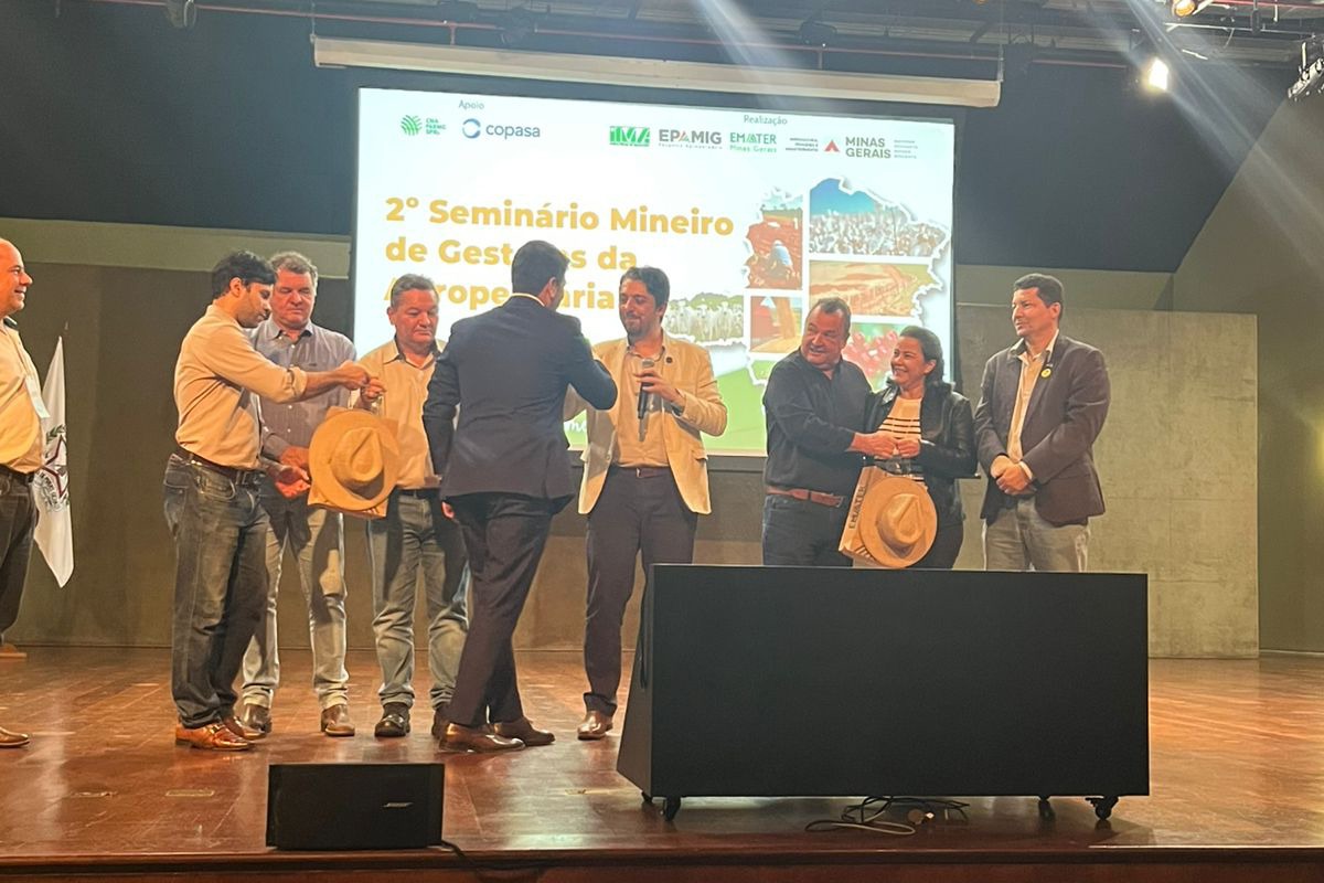 Valadares é homenageada em BH por excelência na alimentação escolar ...